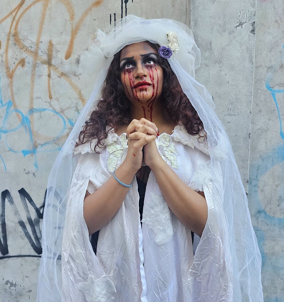 Cursed Vampire Bride - Snog The Frog
