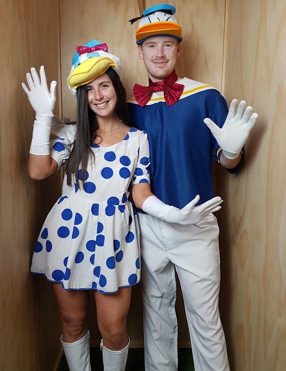 Disneys Donald and Daisy Duck - Snog The Frog