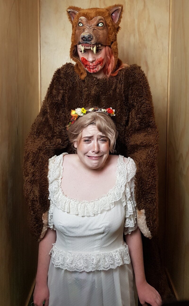 Midsommar - Dani and the Bear - Snog The Frog
